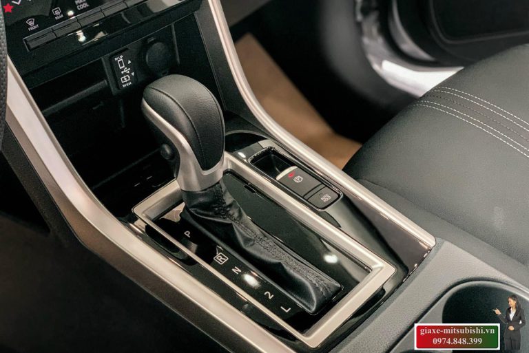 Giá xe Mitsubishi Xpander 2024 giảm đến 100% thuế T11/2024